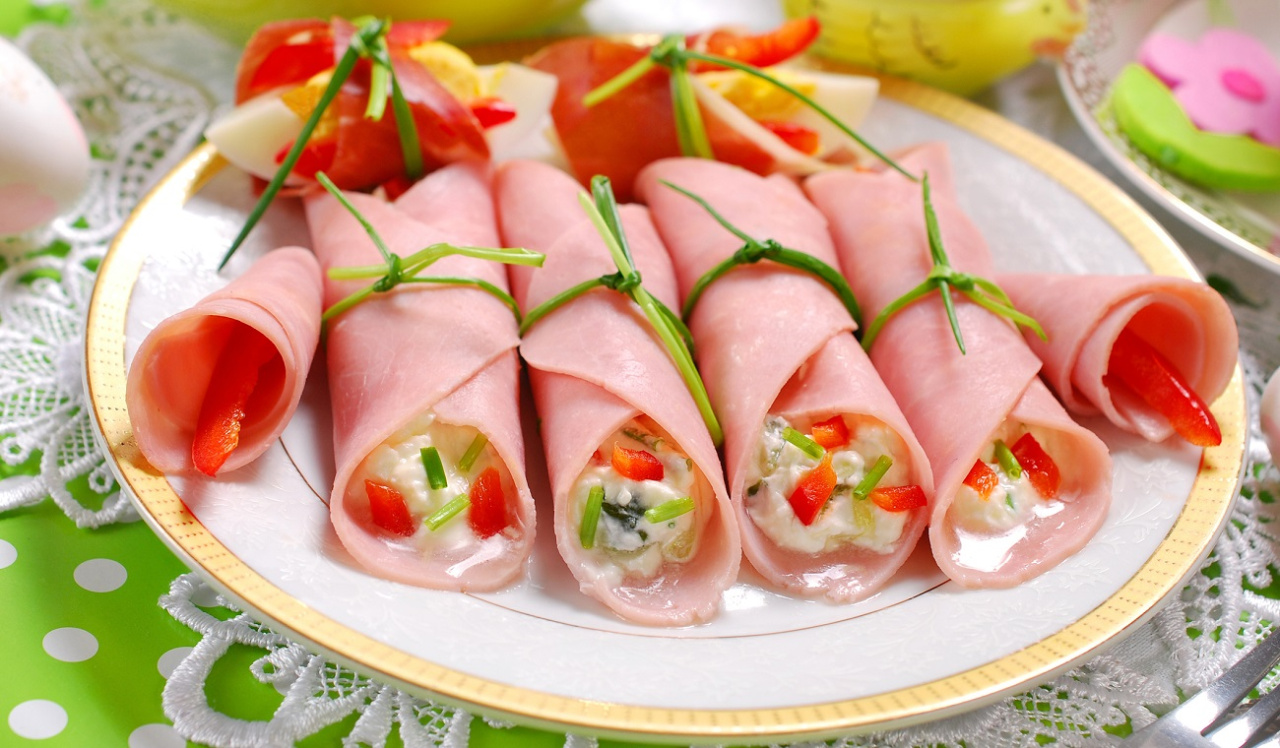 Roladki z szynki - przepis na szybką i efektowną przystawkę na zimno ...