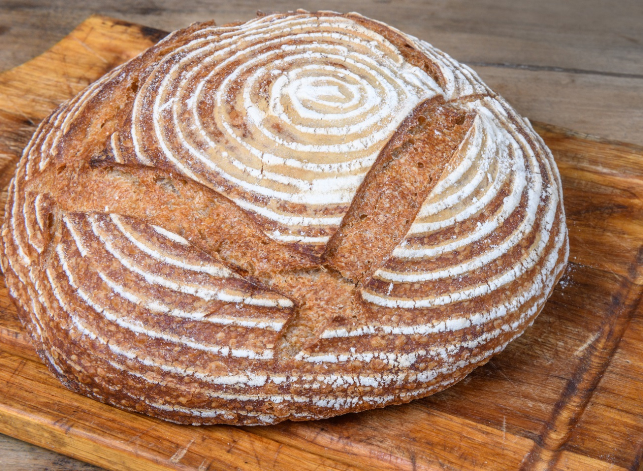Upiekłam raz chleb na zakwasie jabłkowym i teraz jemy tylko taki. Wiejski bochen obłędnie ...